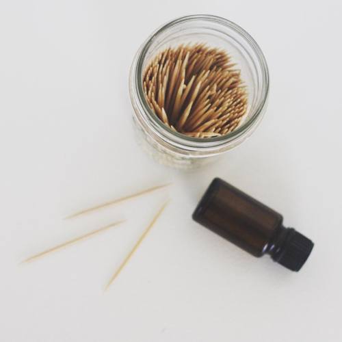 HOMEMADE FLAVORED TOOTHPICKS FOR ORAL CARE